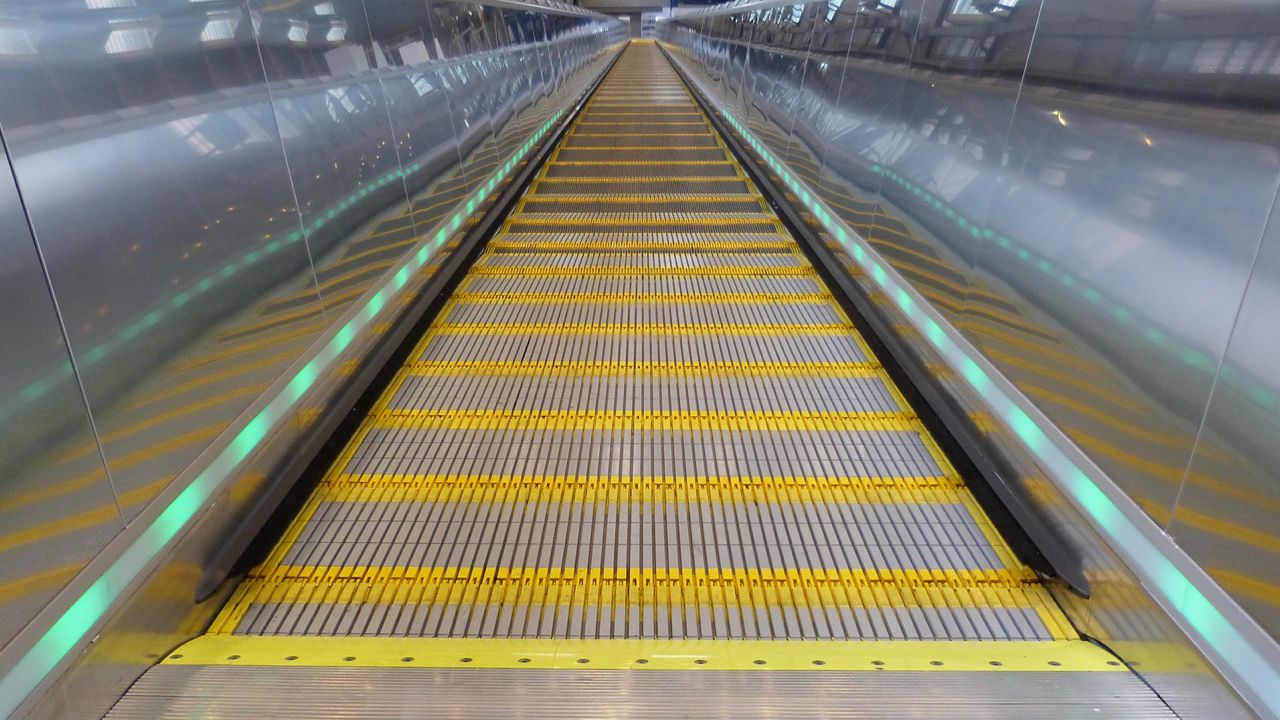 A few questions to help you understand the moving walkway - Delfar ...